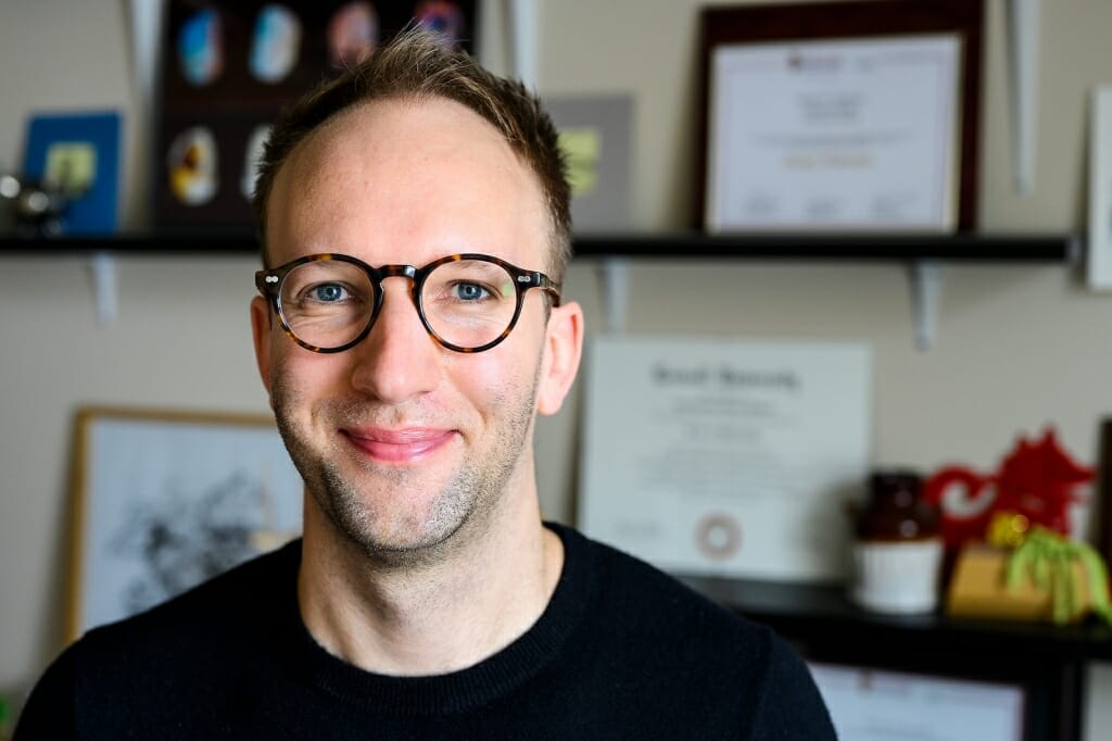 WSB Professor Evan Polman Receives Distinguished Teaching Award